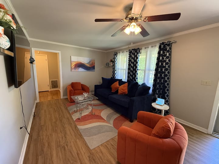 Big 3 Room House At The Heart Of Greenville! - Piedmont, SC