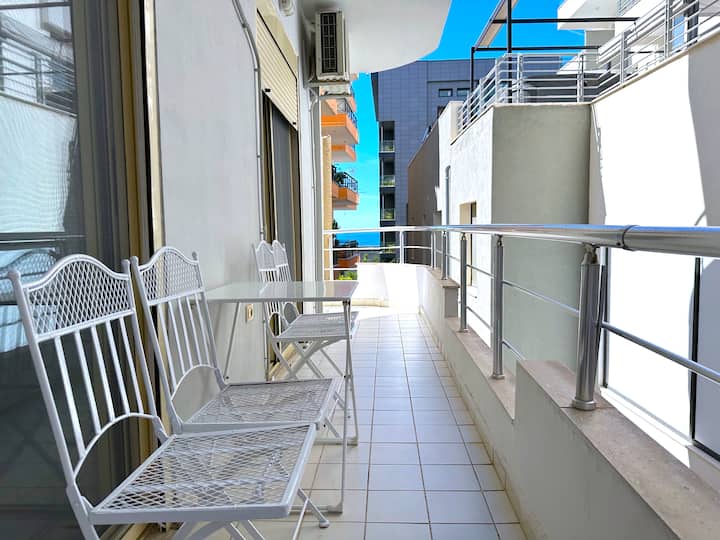 Neat And Central - Sleeps 6 - Saranda
