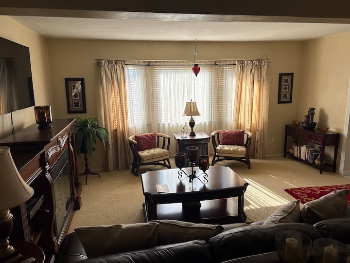 Cozy 2-bed Home With Kitchen & Living Space - Long Beach, NY