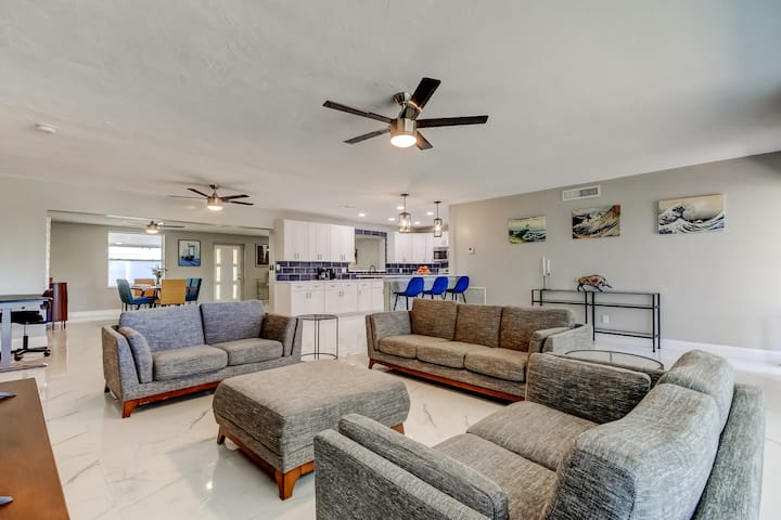 Sunny St Pete Oasis Near Beaches & Downtown - South Pasadena, FL
