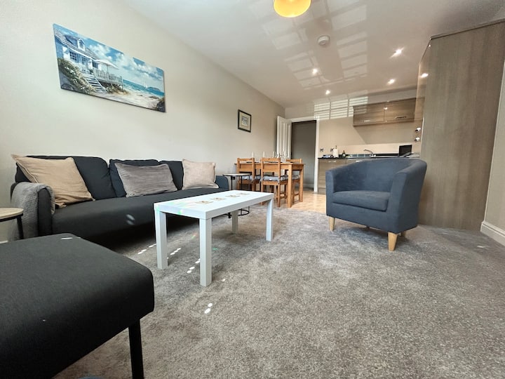 Modern 2-bed Shrewsbury Flat Inc Parking - Shrewsbury