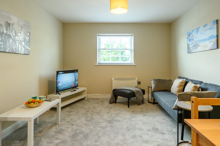 2-bedroom Flat On Copthorne Road - With Parking - Shrewsbury