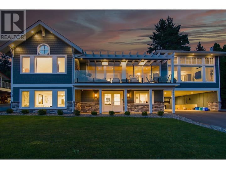 Lakeside Retreat • 1-min To Beach + King Bed - Lake Country