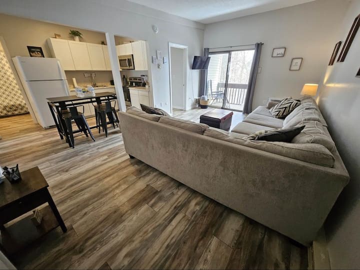 Beautiful Lakeside 3 Bed Condo With Pool - Laconia, NH