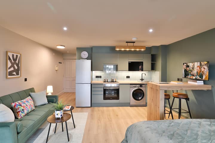 Brand-new Modern Studio With Private Parking - Bicester
