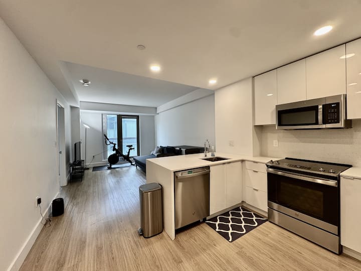 Spacious 1br In Upscale Kendall Square Apt Complex - Boston, MA