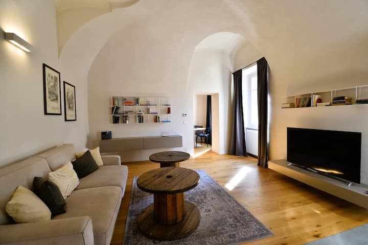 Guesthost - Asti Lovely & Spacius Apartment - Asti