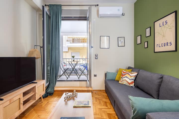 Sophisticated Apartment With Modern Aesthetics - Athen
