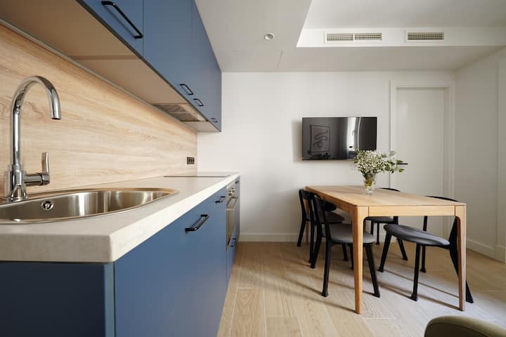 Numa Madrid Sol | Vibrant 2-bedroom Apartment - Madrid