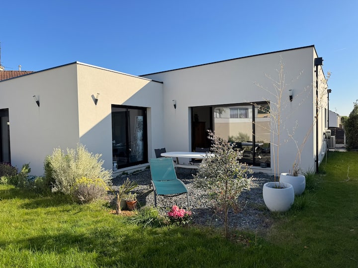 Maison Lumineuse Avec Jardin, Entre Caen Et La Mer - Bénouville
