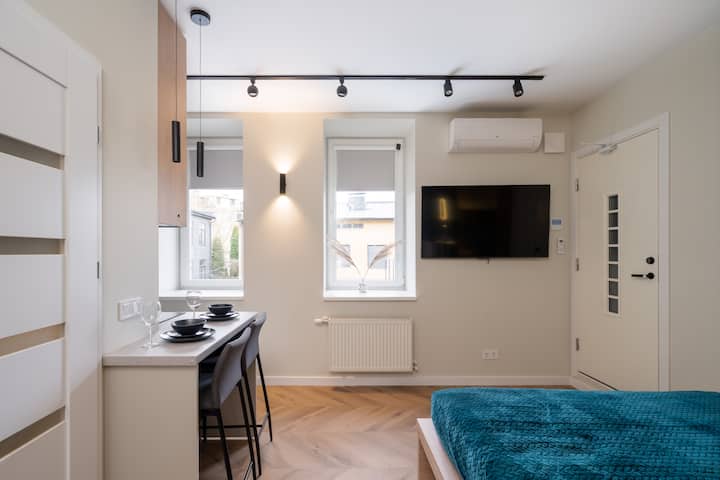 New & Trendy Studio | Ac | Cable Tv - Riga