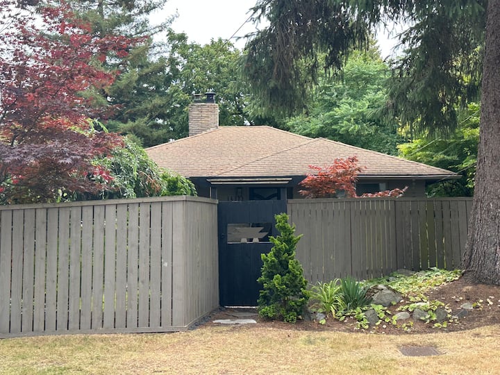 Ashworth House - Shoreline, WA