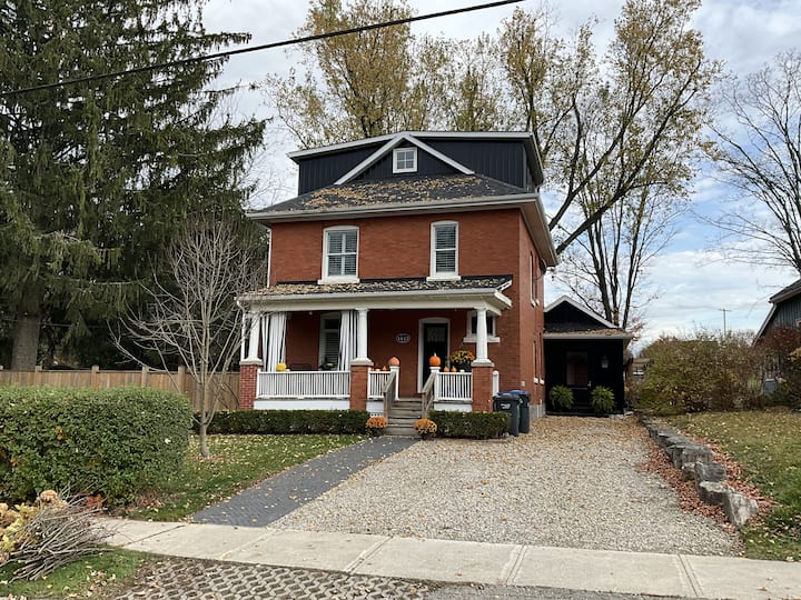 Serene Historic Village Retreat. - Orangeville