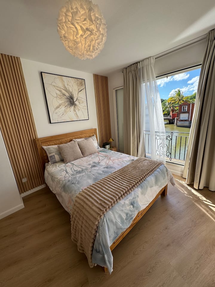 Stunning Riverfront 2 Bedrooms Villa - Port Louis