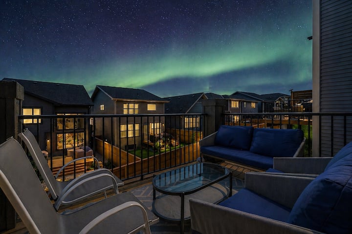 Northern Lights, Rocky Mtn Views 4br Cochrane Home - Cochrane