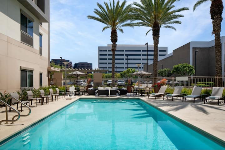 Near John Wayne Airport | Heated Pool + Bistro - Costa Mesa, CA