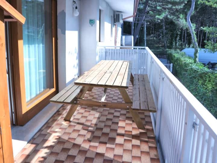 Séjour Confortable Avec Balcon Et Jardin - Lignano Pineta