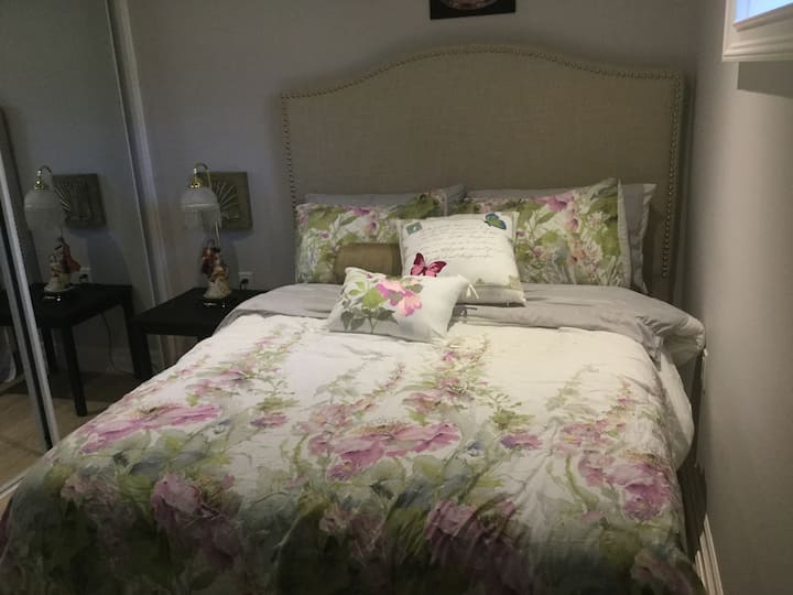 Cozy Private One-bedroom In Quiet Neighborhood - Bradford, ON, Canada