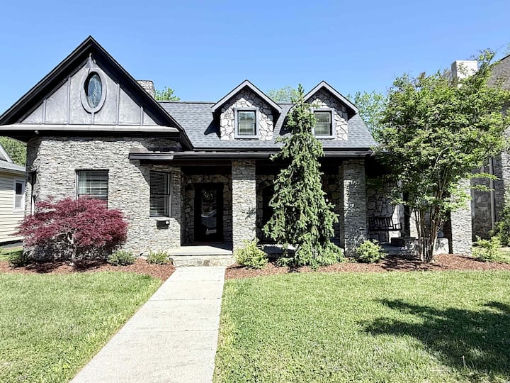 Story Book Cottage Near Downtown Johnson City - Johnson City, TN