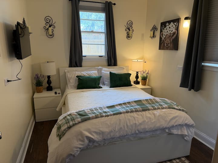 Farmhouse Retreat In The Suburbs | Private Entry - Barrington, IL