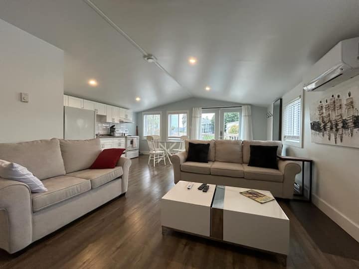 Grand Bend Riverfront Retreat | Sleeps 6 | - Grand Bend