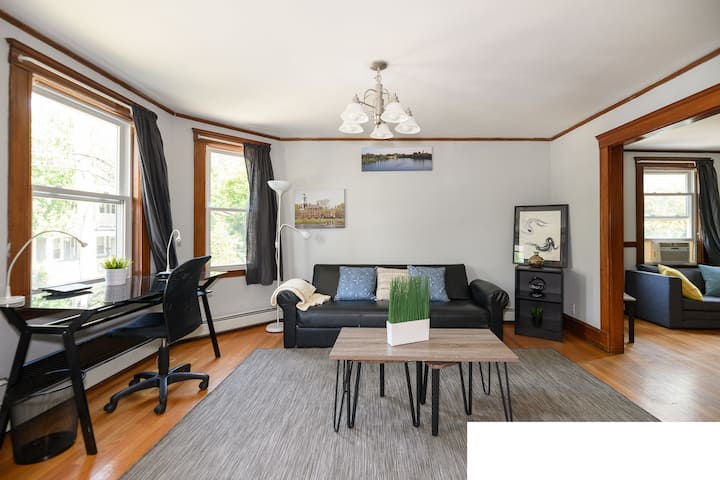 Modern 2bd, 2bth Cambridge Apt With Parking - Somerville, MA