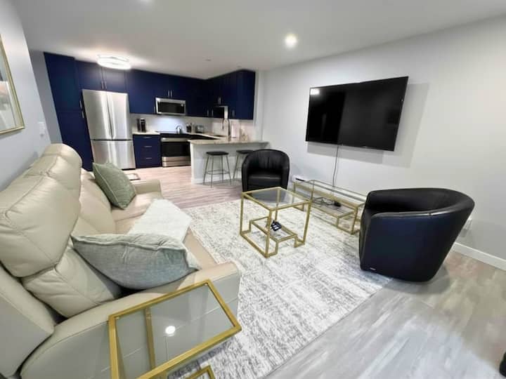 Modern 2br/2ba W/ King Suite Near Denver - Arvada, CO