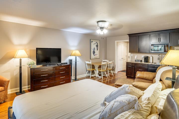 Walkable Lake Escape! Elkhart Lake Condo - Elkhart Lake, WI