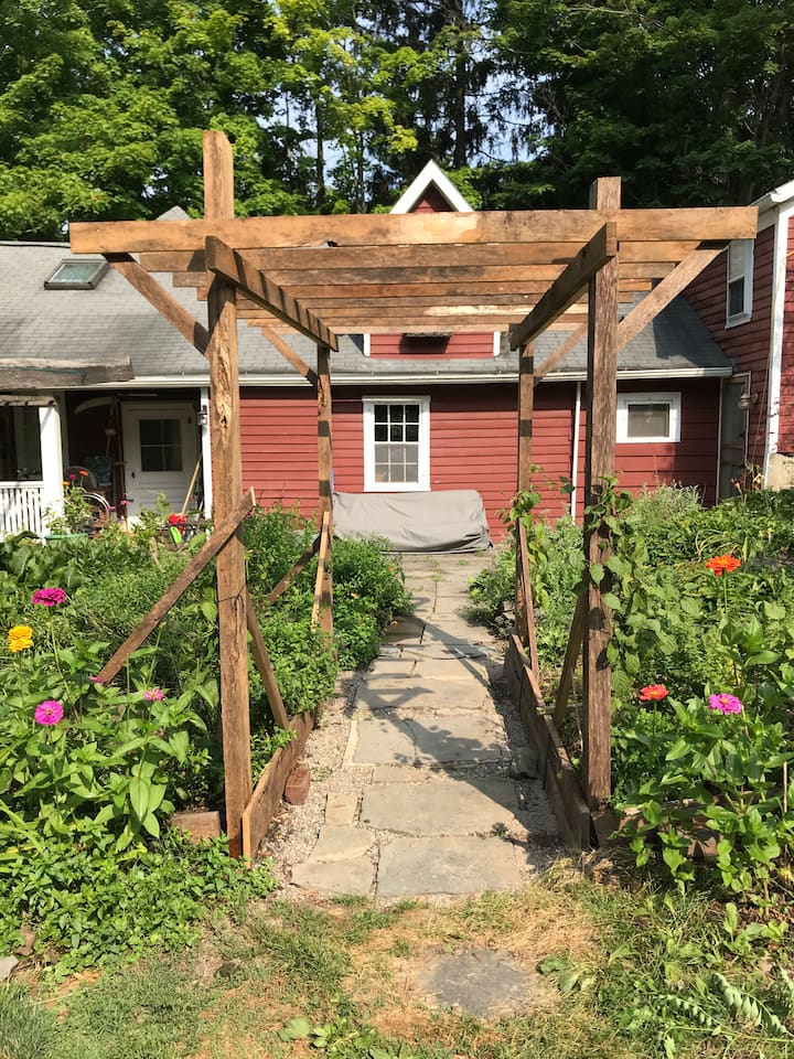 1800s Farmhouse In The Heart Of The Finger Lakes - Ithaca, NY