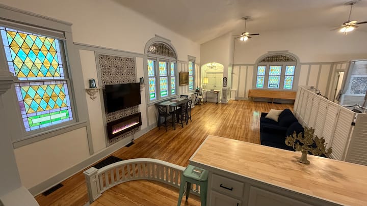 The Farmington Church - Charleston, IL