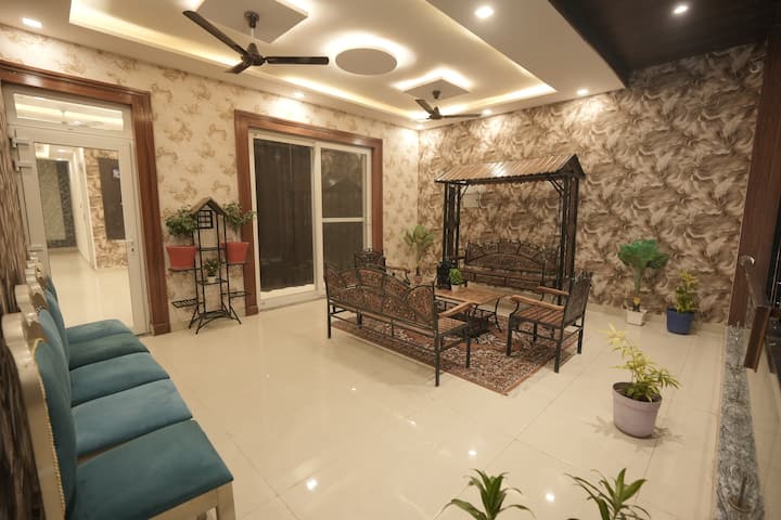 Iconic 9bhk Botanical Villa With Fairy-lit Terrace - Lucknow