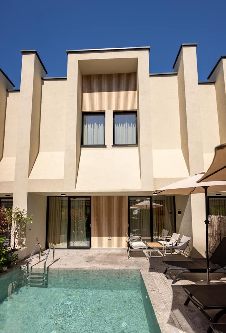 Id-real Villa 9 - Spille