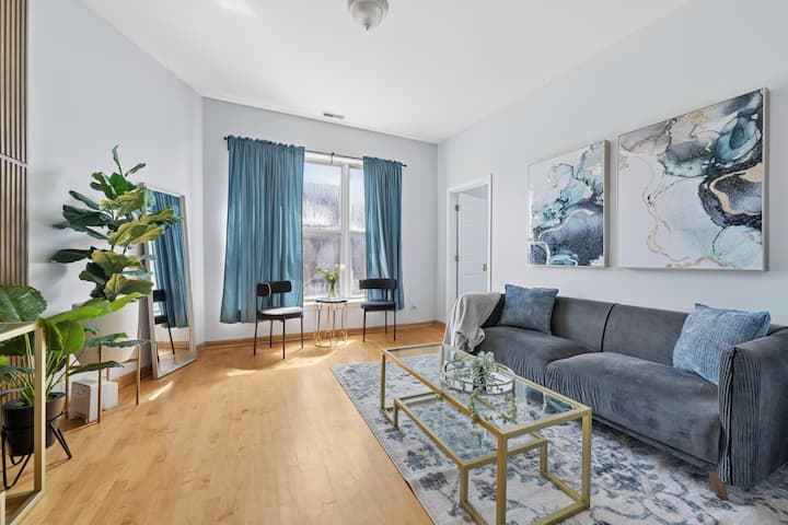 Modern Oasis In Med District | Sapphire Suite - Fuller Park - Chicago