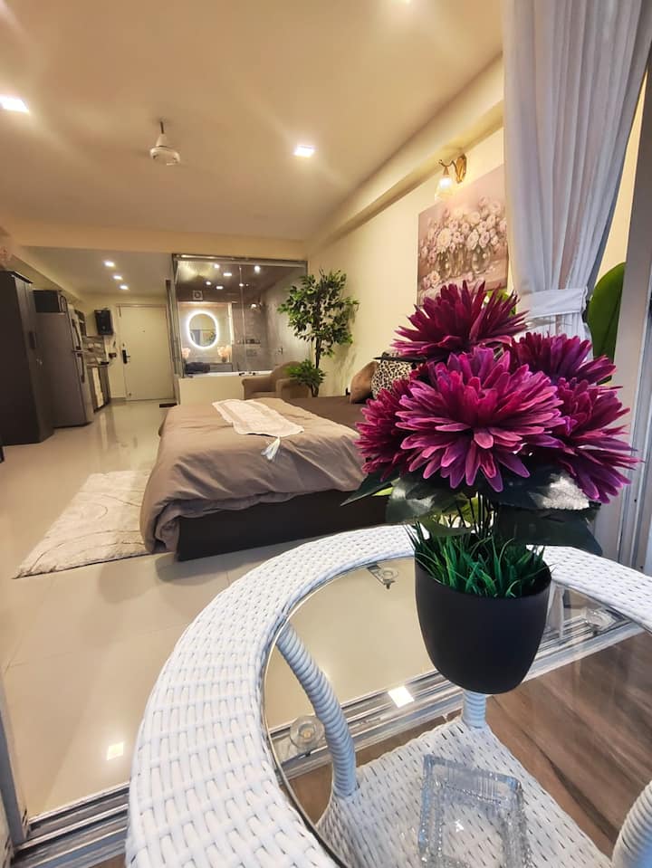 Casa Vita. 
Luxury Stay With Double Seater Jacuzzi - Kolkata