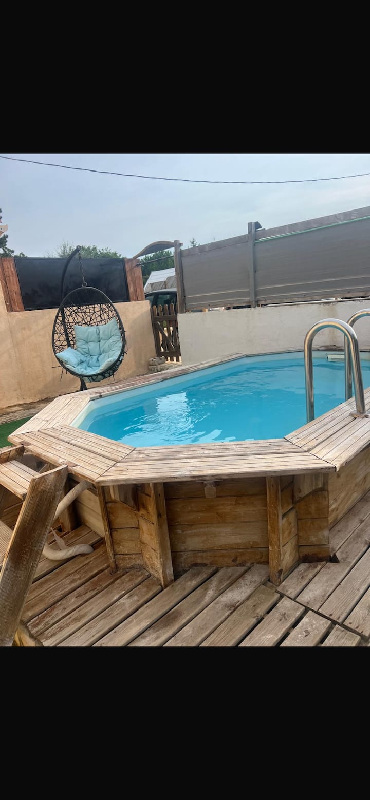 Charmante Maisonnette à Louer Avec Piscine Privée - Toulon