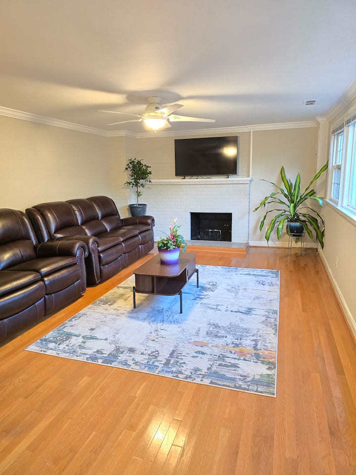Sunny Cherrydale Suite | Walk To Clarendon - Arlington, VA