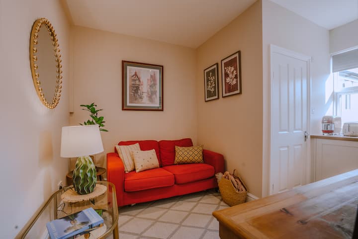 The Matlock Snug: Private Apartment, Log Burner - Matlock