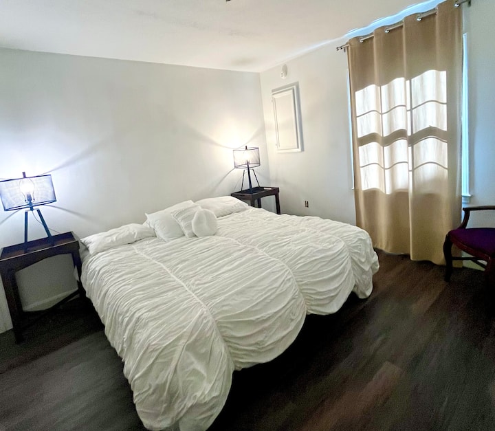 *New* Renovated 2 Bdrm - Between Unc And Duke! - Chapel Hill, NC