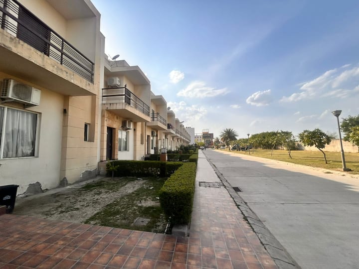 Vanrāya 2.0 Villa Near Prem Mandir By Tachi Stays - Vrindavan