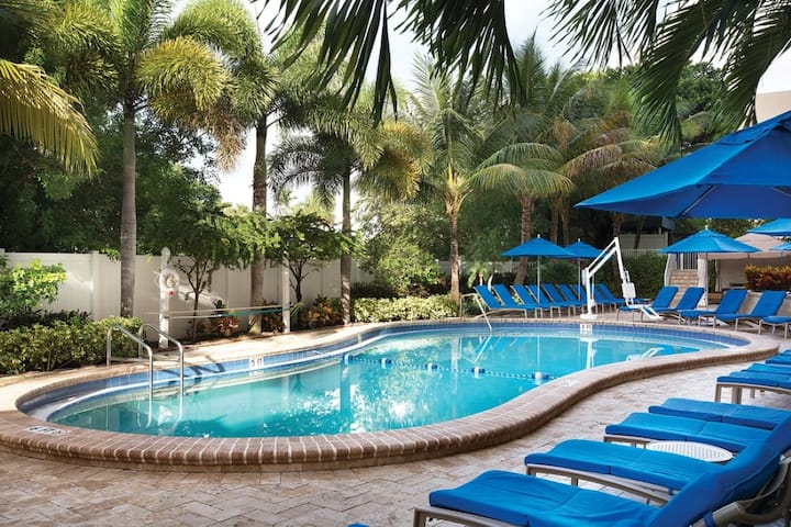 Santa Barbara • Couples Coastal Escape • Pool - Pompano Beach, FL