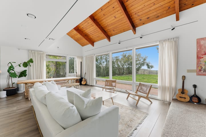 The Malibu Retreat | Ocean Views + Design - Malibu, CA