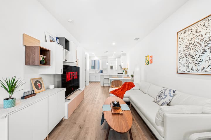 Bright Modern Retreat Near Airport & Ontario Mills - Rancho Cucamonga, CA
