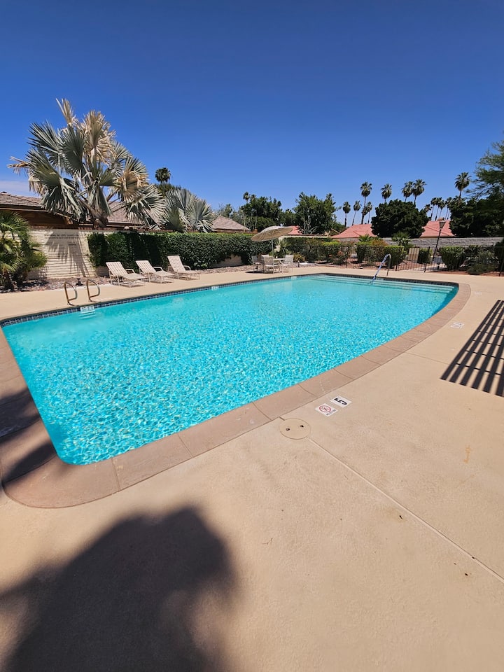 Desert Stay In Monterey Country Club, Palm Desert - Palm Desert, CA