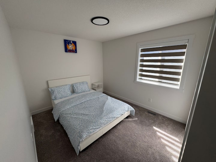 Spacious 5-bedroom Home In Ne Calgary, - Chestermere