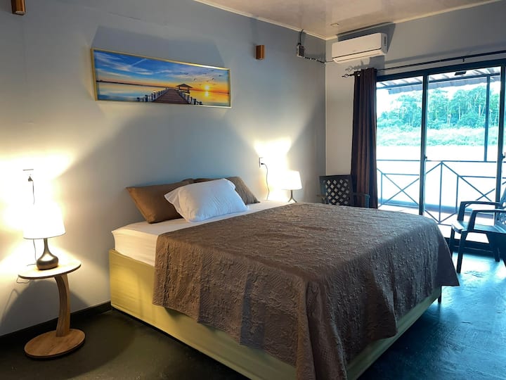 Uitkijk Resort 
River View Rooms + Pool - Suriname