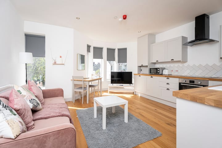 Stylish Central Cardiff Flat With Free Parking. - Cardiff