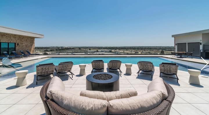 Modern Oasis In Downtown Frisco With Rooftop Pool - Nebraska