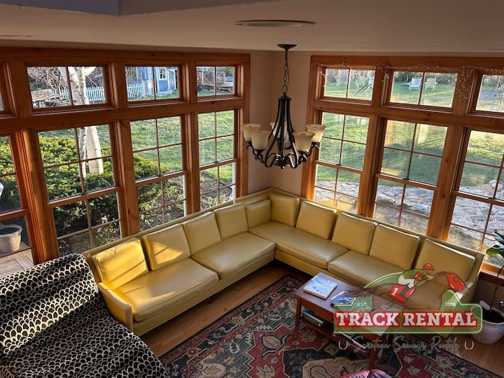 Spacious 5br Home Near Saratoga Race Course & Down - Saratoga Springs, NY
