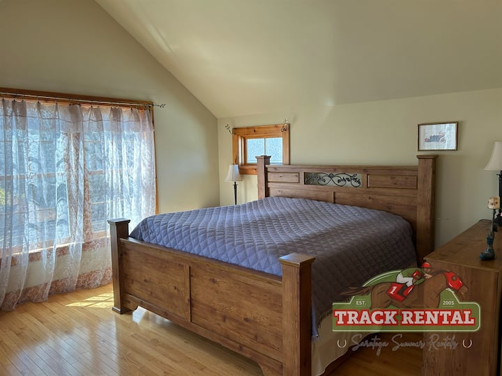 Spacious 5br Home Near Saratoga Race Course & Down - Saratoga Springs, NY