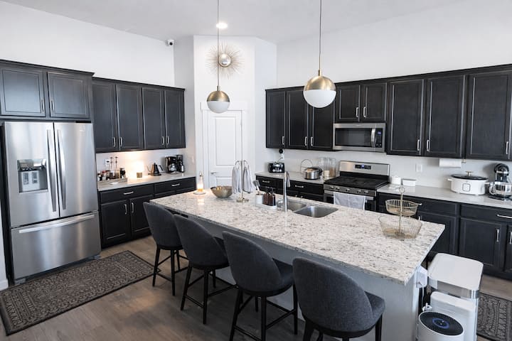 The Wandering Key | Gather & Unwind, Sleeps 14 - Loveland, CO